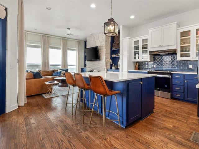 5 bedroom, Tx Tx 102553036
