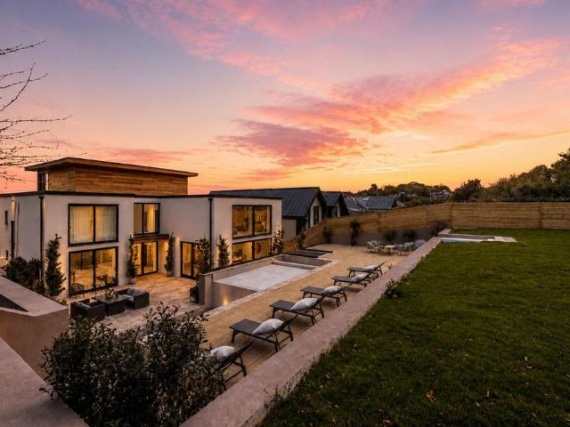 5 bedroom villa for sale