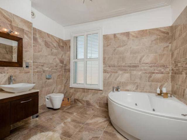 5 bedroom villa for sale in Avenue Road, Leamington Spa, Warwickshire CV31 3PY, CV31