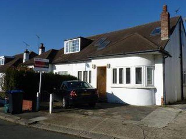 5 Bedrooms Bungalow for sale in Glenwood Avenue, London NW9