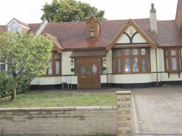 5 Bedrooms Bungalow for sale in Parkway, Seven Kings, Essex IG3