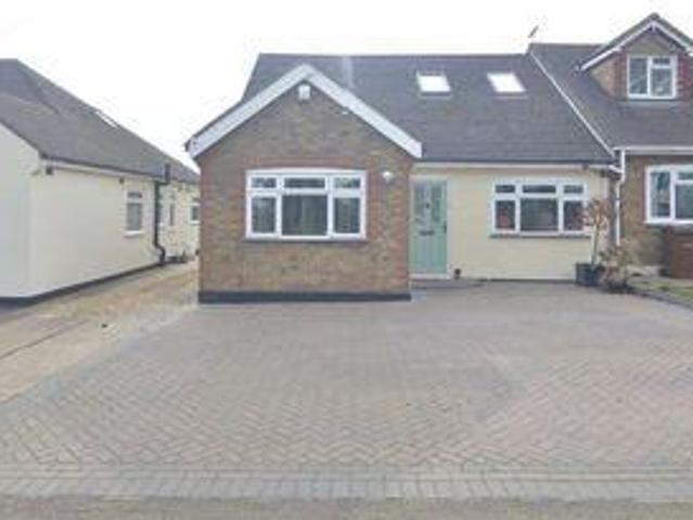 5 Bedrooms Chalet for sale in Larkswood Road, Corringham, Essex SS17