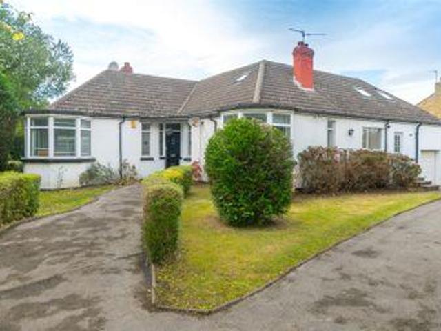 5 Bedrooms Detached bungalow for sale in Farrar Lane, Leeds, West Yorkshire LS16