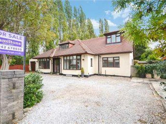 5 Bedrooms Detached bungalow for sale in St. Helens Road, Pennington, Leigh WN7