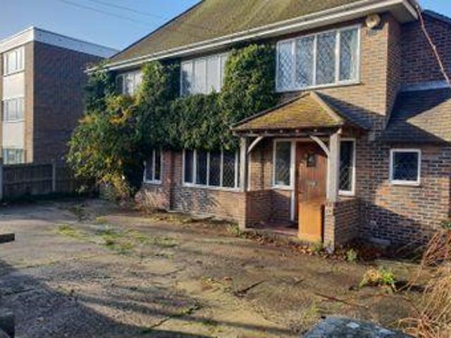 5 Bedrooms Detached house for rent in Manor Road, Worthing, West Sussex BN11