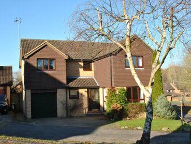 5 Bedrooms Detached house for rent in Middle Mead, Hook RG27