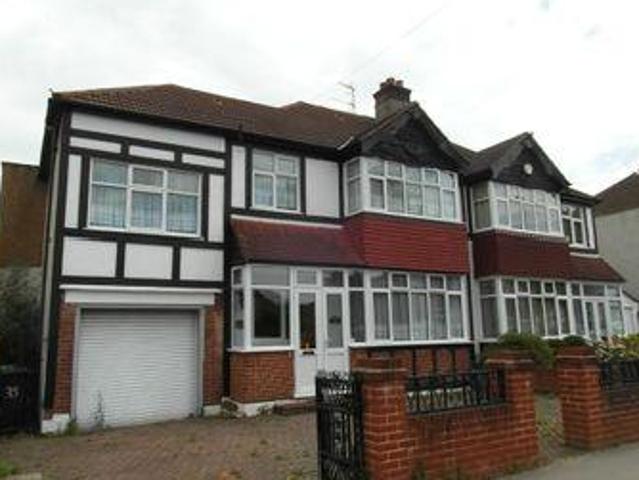 5 Bedrooms Detached house for rent in Oak Avenue, Shirley, Croydon, Surrey CR0