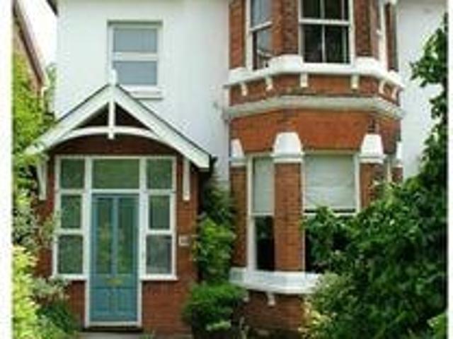 5 Bedrooms Detached house for rent in Abbotts Road, New Barnet, Barnet EN5
