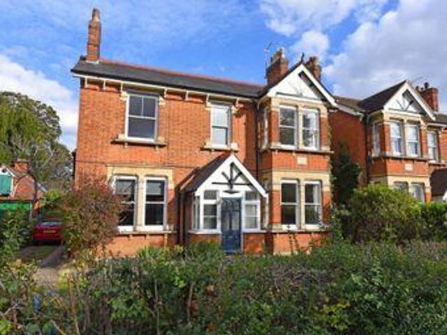5 Bedrooms Detached house for rent in Alexandra Road, Farnborough GU14