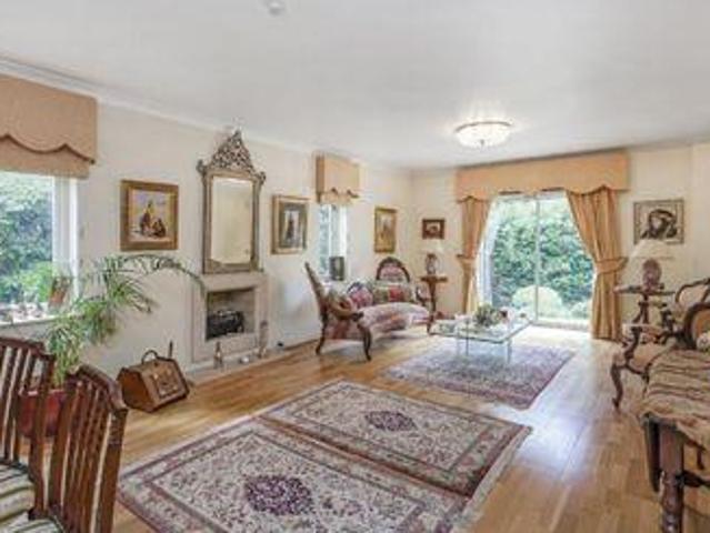 5 Bedrooms Detached house for rent in Drax Avenue, Raynes Park, Wimbledon SW20 0Eh