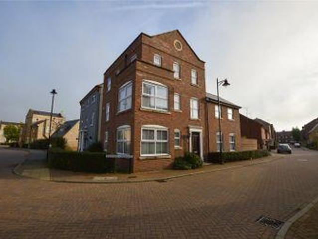 5 Bedrooms Detached house for rent in Felstead Crescent, Stansted CM24