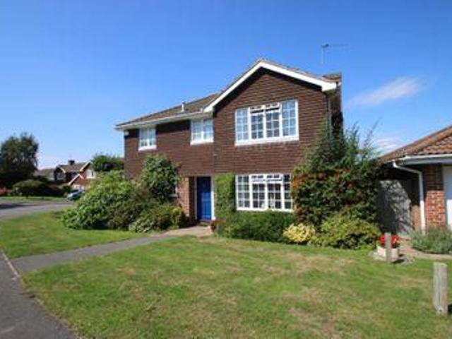 5 Bedrooms Detached house for rent in Goldfinch Gardens, Guildford GU4