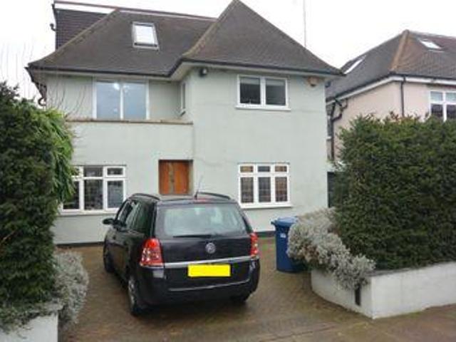 5 Bedrooms Detached house for rent in Holmdale Gardens, London NW4