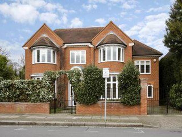 5 Bedrooms Detached house for rent in Howards Lane, London SW15