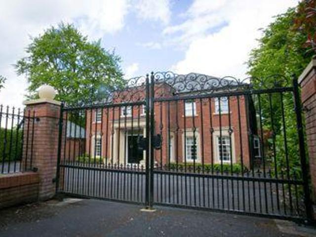 5 Bedrooms Detached house for rent in Princess Road, Bolton BL6