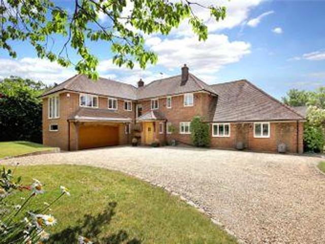 5 Bedrooms Detached house for sale in Manor Close, Penn, Buckinghamshire HP10