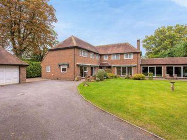 5 Bedrooms Detached house for sale in Manor Road, Penn, High Wycombe HP10