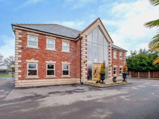 5 Bedrooms Detached house for sale in Manor View, Moss Road, Moss, Doncaster DN6