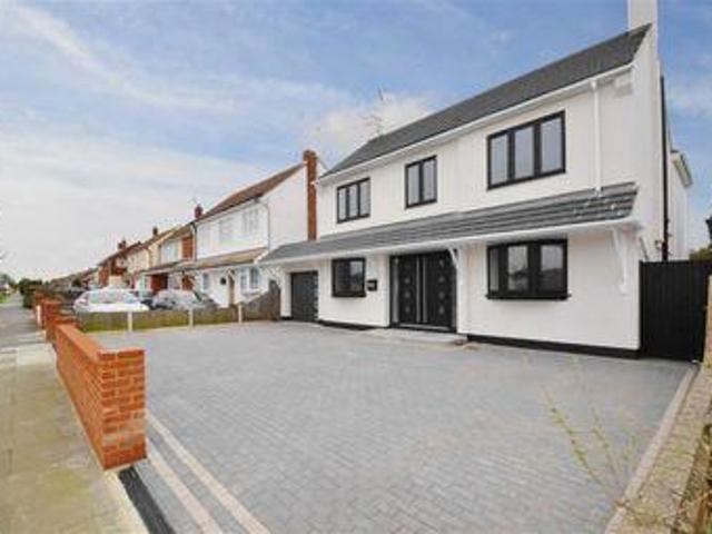 5 Bedrooms Detached house for sale in Marcus Avenue, Thorpe Bay, Essex SS1