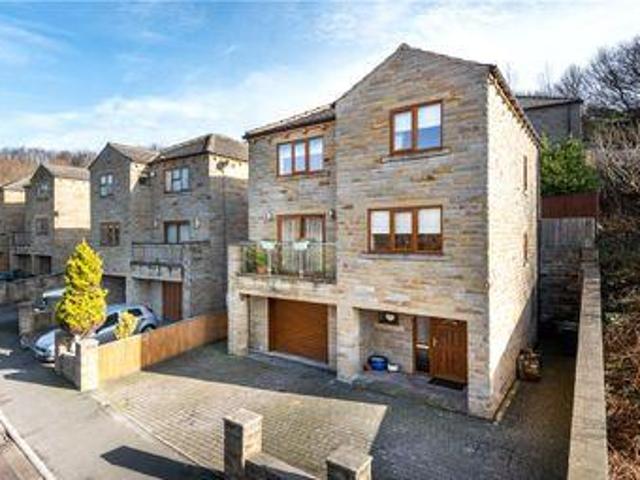 5 Bedrooms Detached house for sale in Middle Road, Earlsheaton, Dewsbury, West Yorkshire WF12