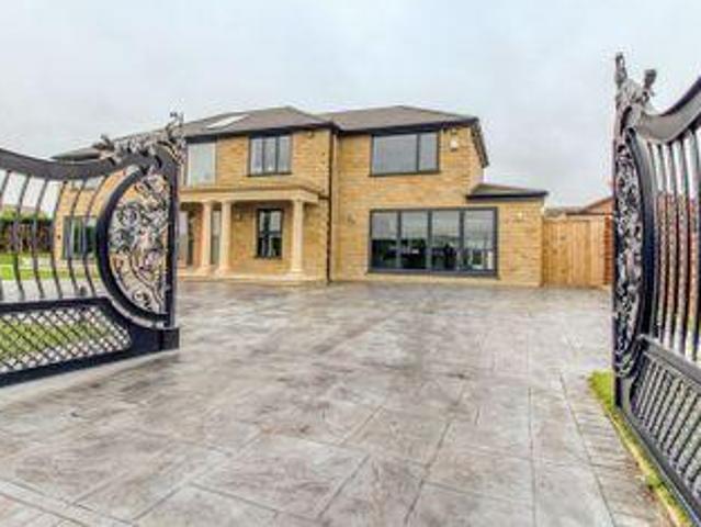 5 Bedrooms Detached house for sale in Moor Lane, Kirkburton, Huddersfield HD8