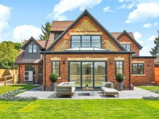 5 Bedrooms Detached house for sale in Nelsons Lane, Hurst, Berkshire RG10