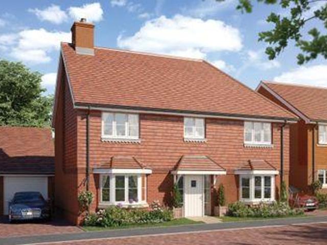 5 Bedrooms Detached house for sale in New Road, Hailsham BN27