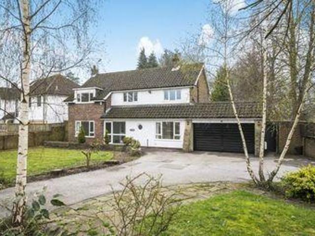 5 Bedrooms Detached house for sale in Oakwood Road, Horley, Surrey RH6