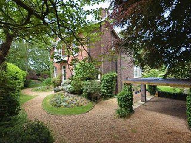5 Bedrooms Detached house for sale in Old School Lane, Cheadle Hulme, Cheadle SK8