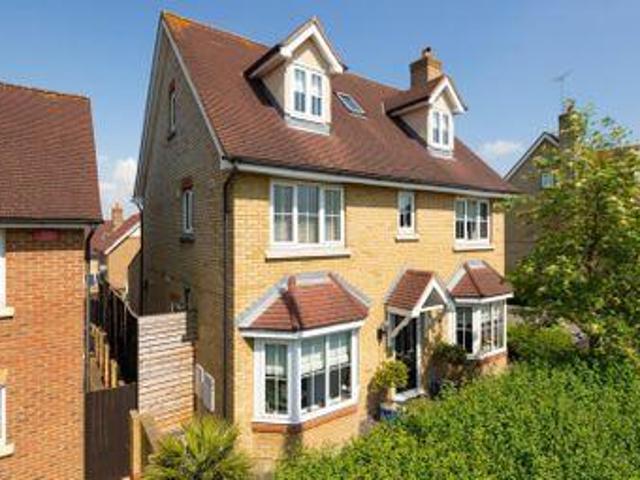 5 Bedrooms Detached house for sale in Ashcroft Road, Wainscott, Rochester ME3