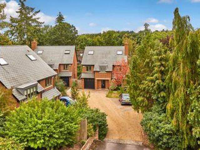 5 Bedrooms Detached house for sale in Bylands, Woking GU22