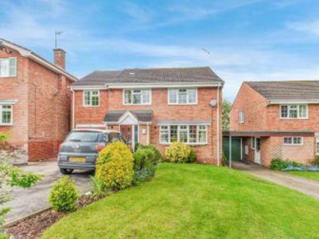 5 Bedrooms Detached house for sale in Badgers Croft, Eccleshall, Stafford ST21