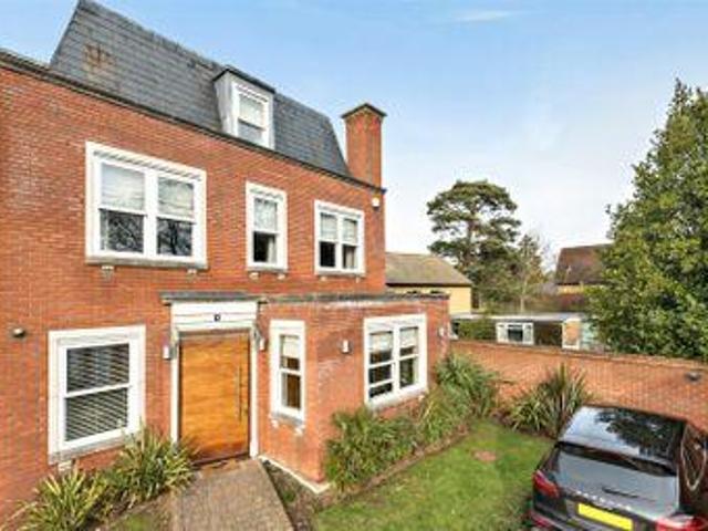 5 Bedrooms Detached house for sale in Barnet Road, Arkley, Barnet EN5