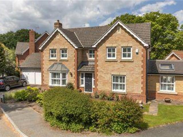 5 Bedrooms Detached house for sale in Belford Court, Leeds, West Yorkshire LS6