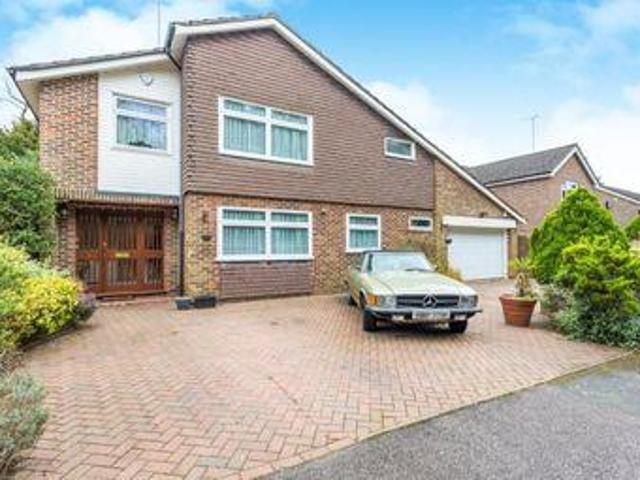5 Bedrooms Detached house for sale in Birchmead, Watford, Hertfordshire. WD17