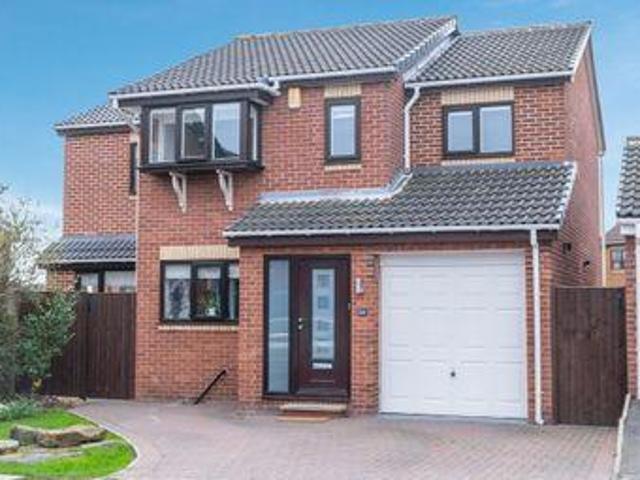 5 Bedrooms Detached house for sale in Blackgates Drive, Tingley WF3