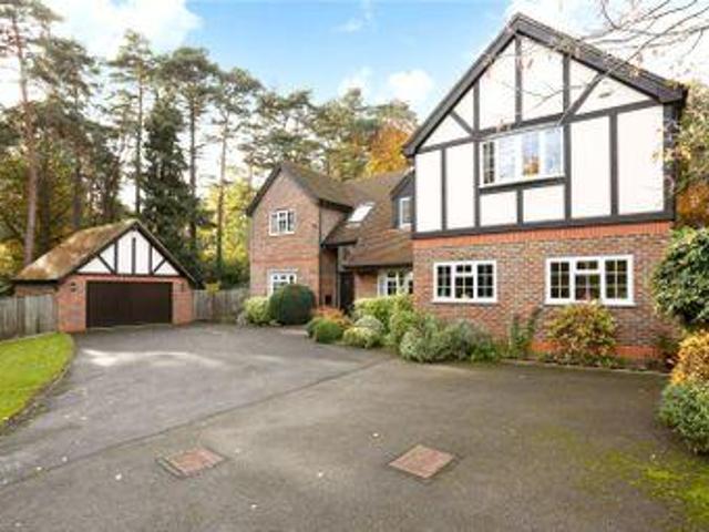 5 Bedrooms Detached house for sale in Bramblewood Place, Fleet GU51
