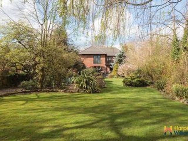 5 Bedrooms Detached house for sale in Culcheth Hall Drive, Culcheth, Warrington WA3