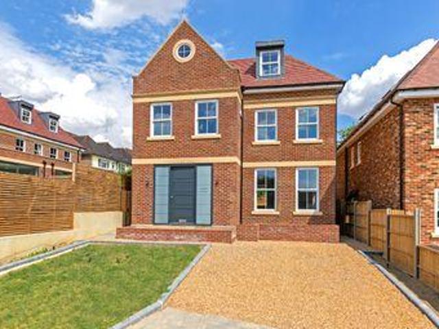 5 Bedrooms Detached house for sale in Calder Avenue, Brookmans Park, Hatfield AL9