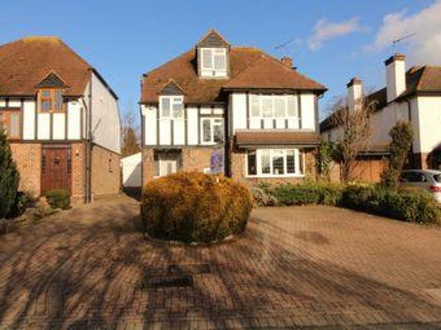 5 Bedrooms Detached house for sale in Calder Avenue, Brookmans Park, Hertfordshire AL9