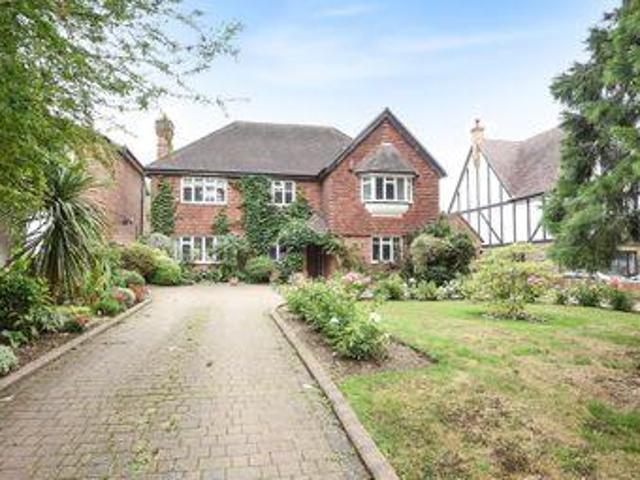 5 Bedrooms Detached house for sale in Canons Drive, Edgware HA8