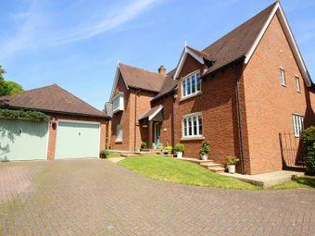5 Bedrooms Detached house for sale in Cassia Green, Cheshire CW7