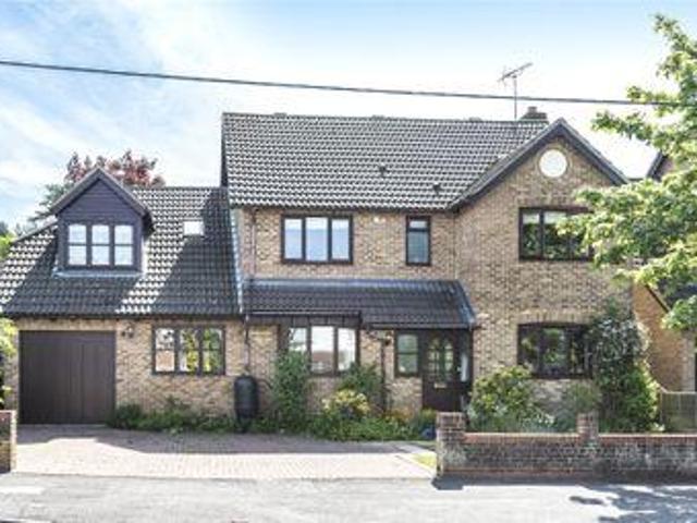 5 Bedrooms Detached house for sale in College Road, College Town, Sandhurst, Berkshire GU47