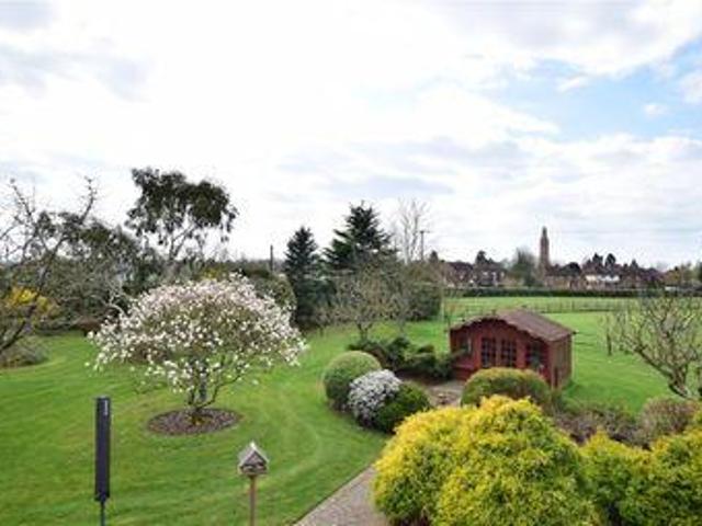 5 Bedrooms Detached house for sale in Court Lane, Hadlow, Tonbridge, Kent TN11