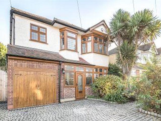 5 Bedrooms Detached house for sale in Courtfield Gardens, Ruislip, Middlesex HA4