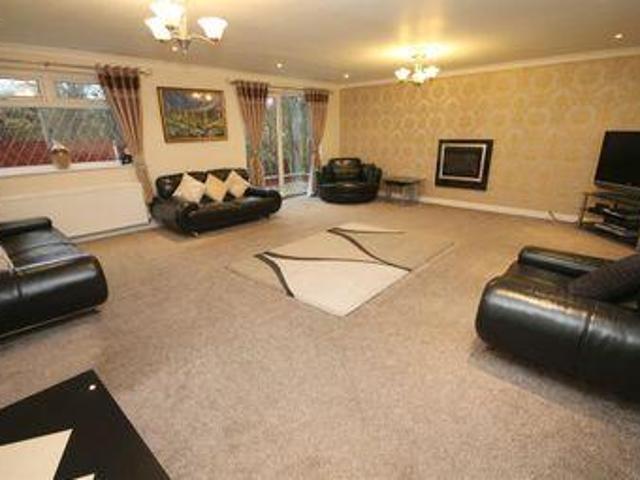 5 Bedrooms Detached house for sale in Crescent Road, Great Lever, Bolton BL3