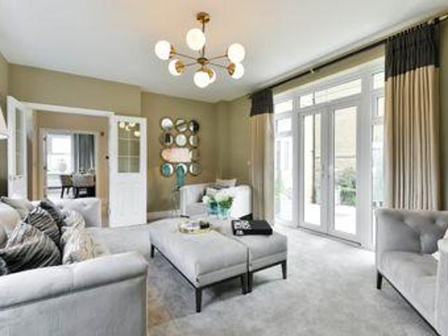 5 Bedrooms Detached house for sale in Crockford Lane, Basingstoke RG24
