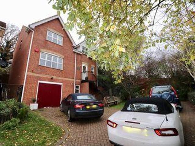 5 Bedrooms Detached house for sale in Darlands Drive, Barnet EN5