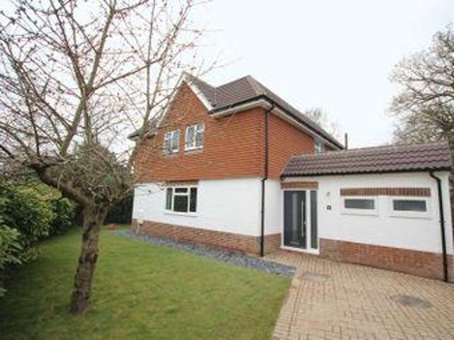 5 Bedrooms Detached house for sale in Derby Close, Hildenborough, Tonbridge TN11