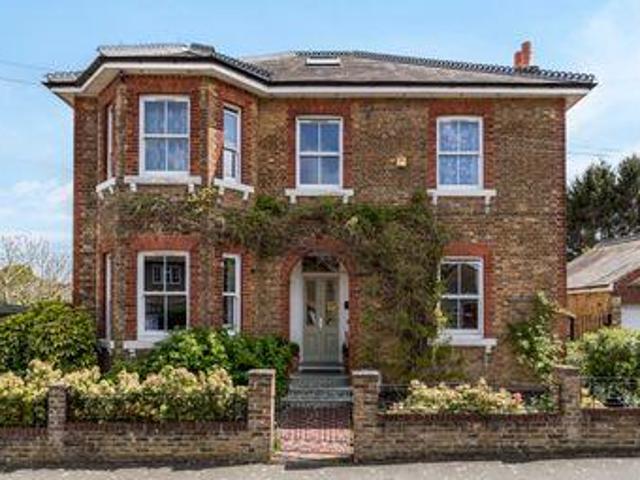 5 Bedrooms Detached house for sale in Derry Downs, Orpington BR5